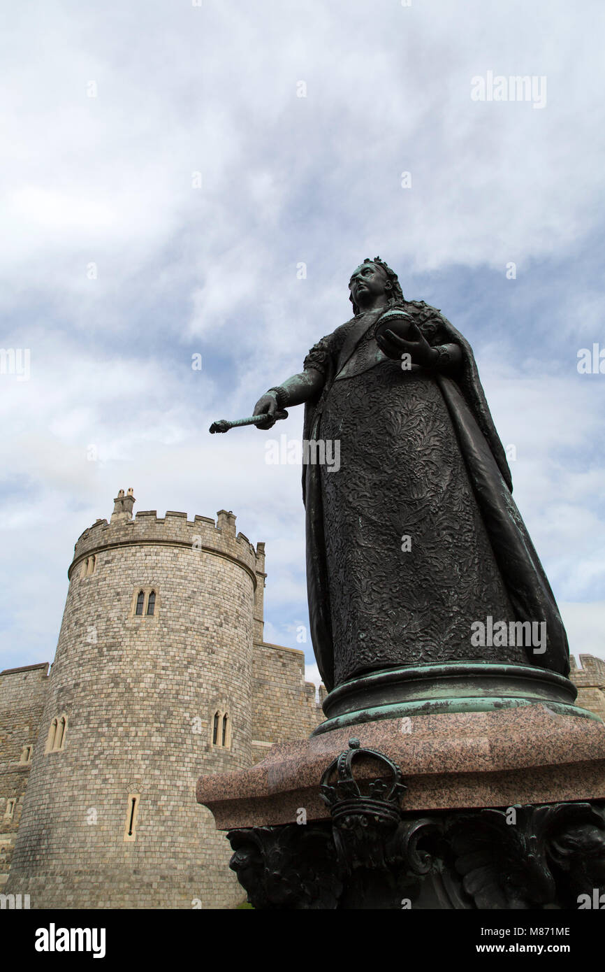 Statue of Queen Victoria outside of Windsor Castle in Windsor, England ...