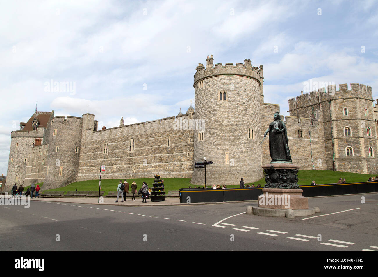 Statue of Queen Victoria outside of Windsor Castle in Windsor, England ...