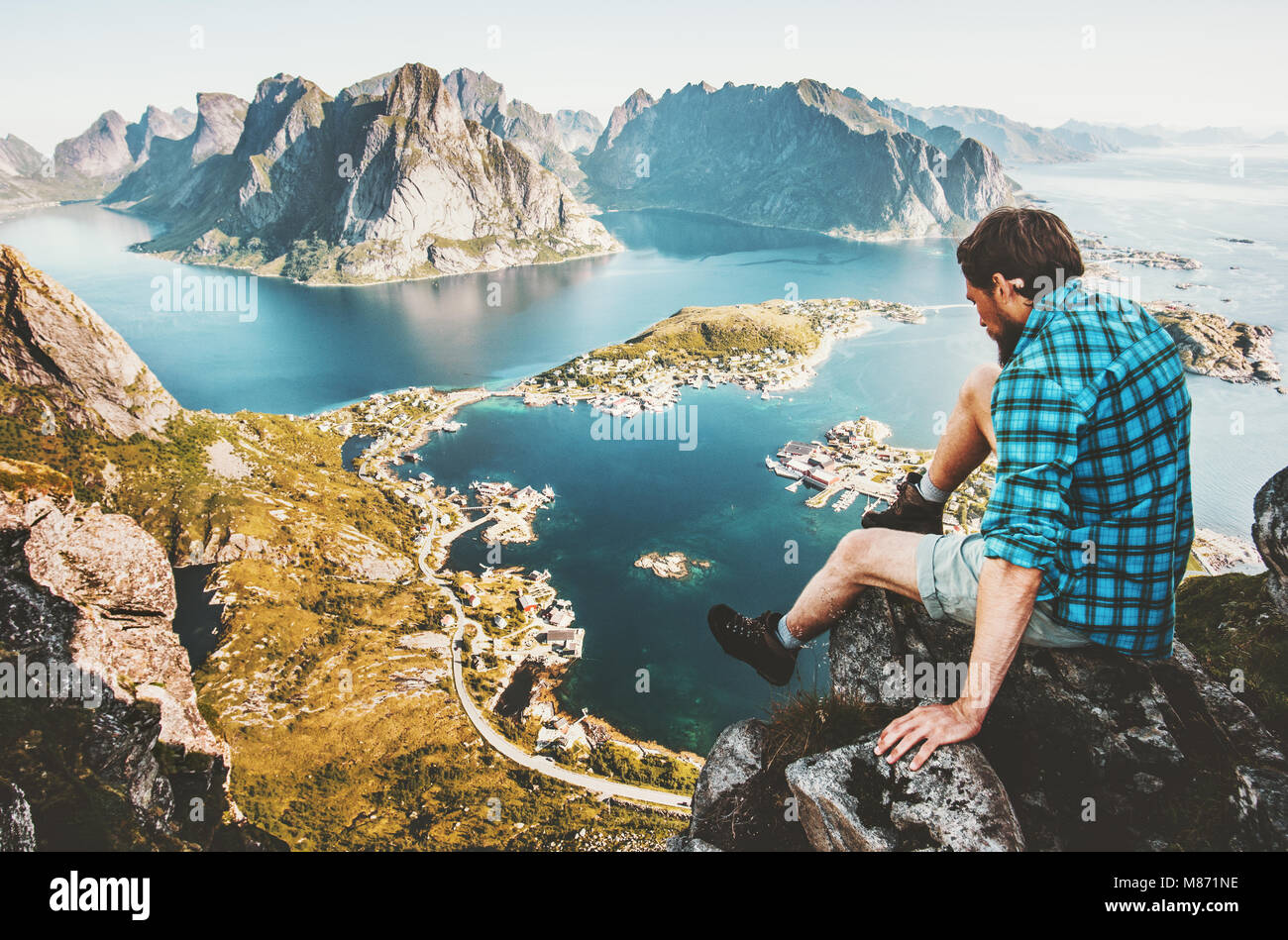 Man sitting mountain cliff enjoying hi-res stock photography and images ...