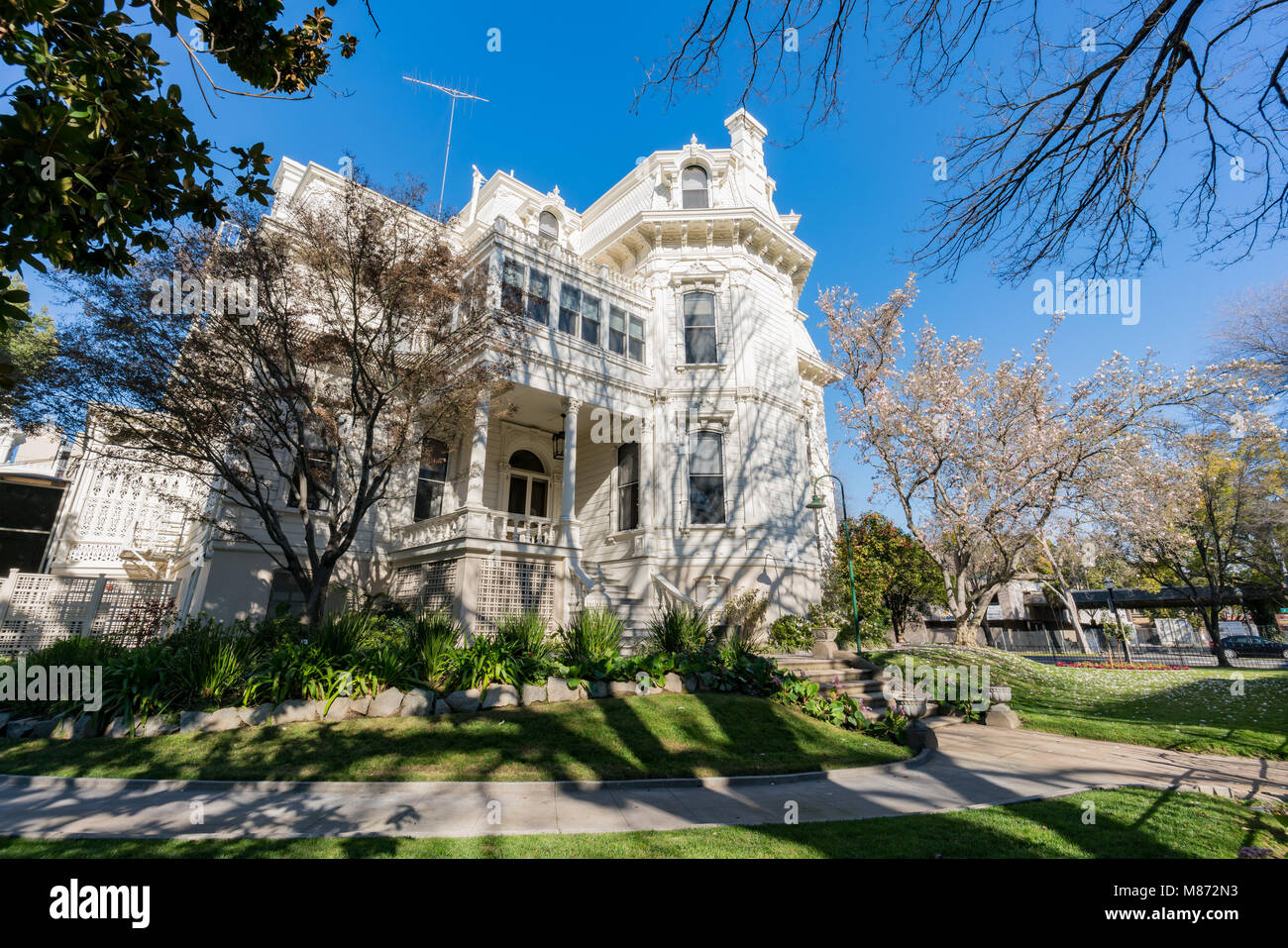Exterior view of the beautiful Mansion Court at Sacramento Stock Photo ...