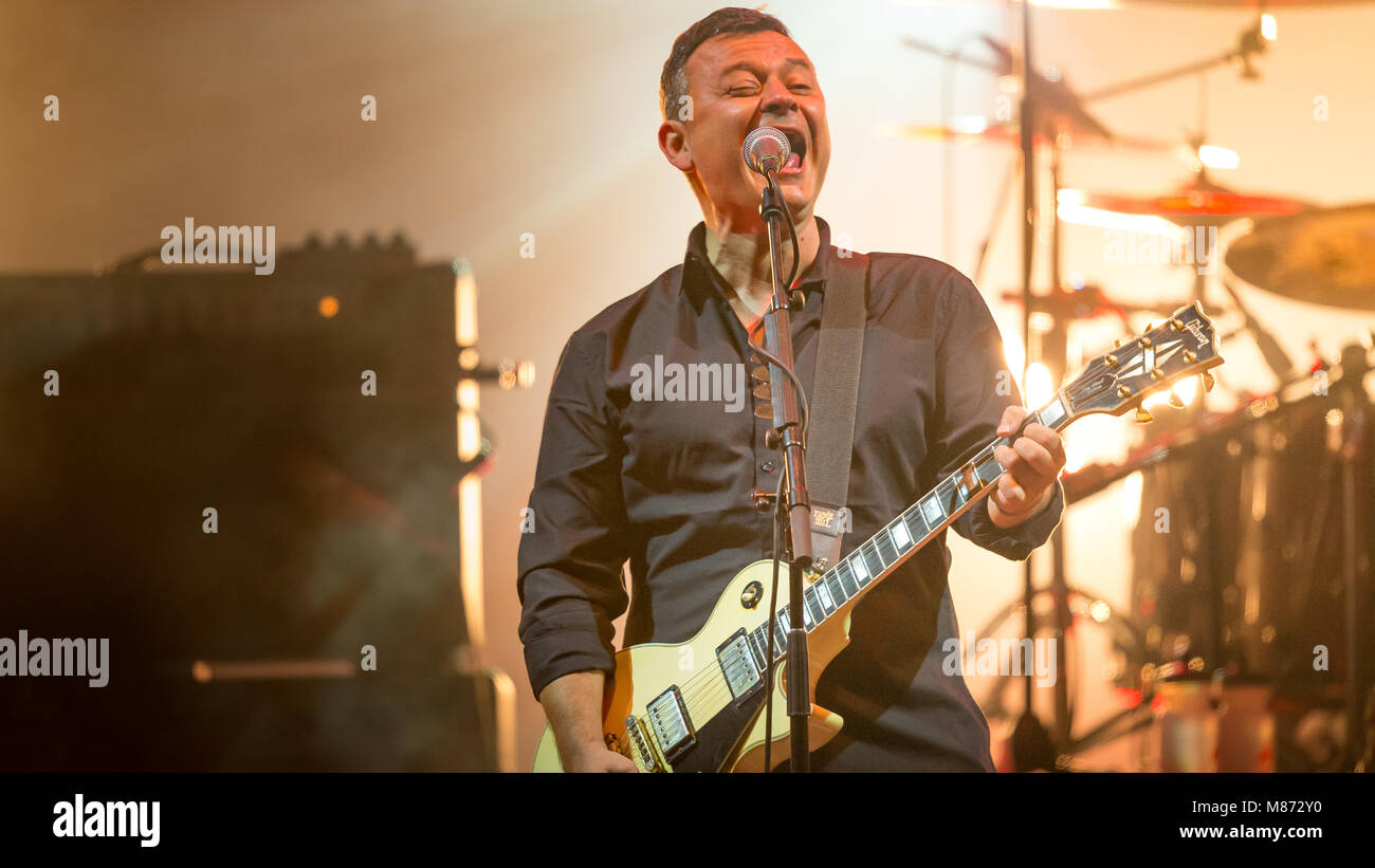 Manic Street Preachers Sean Moore High Resolution Stock Photography and ...