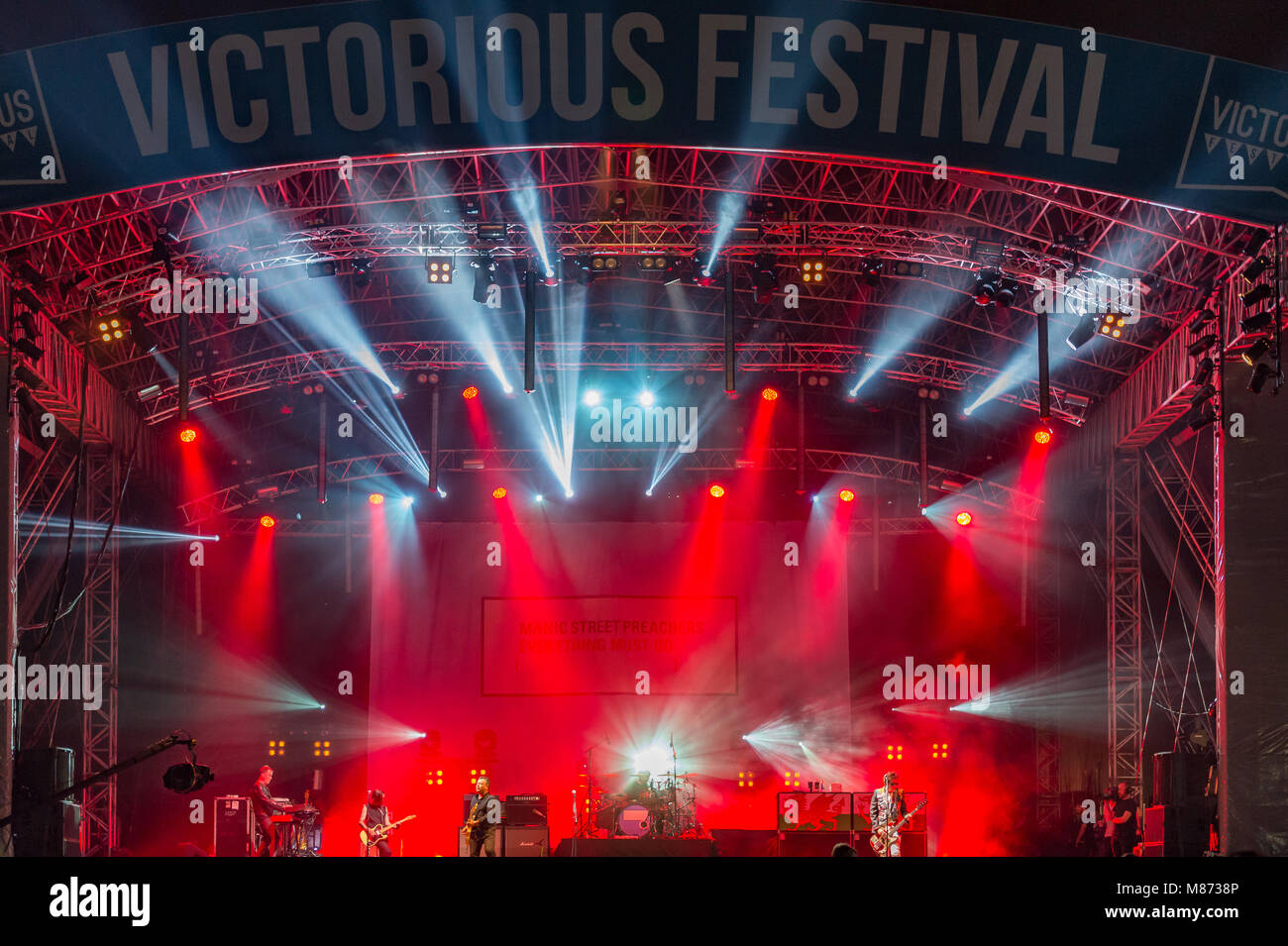 Street musicians seafront hi-res stock photography and images - Alamy