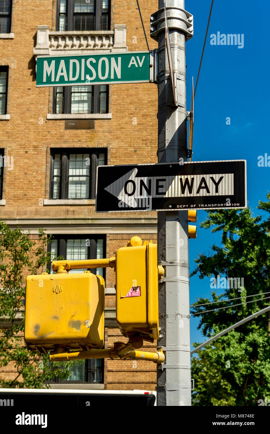 Madison Avenue Street Sign Stock Photos & Madison Avenue Street Sign ...