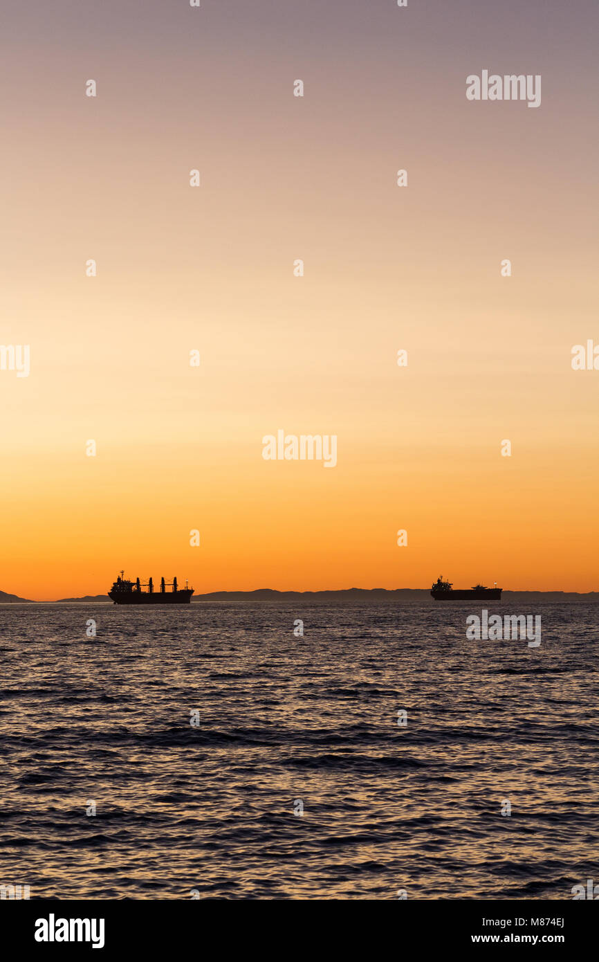 Sea bay cargo ships hi-res stock photography and images - Alamy