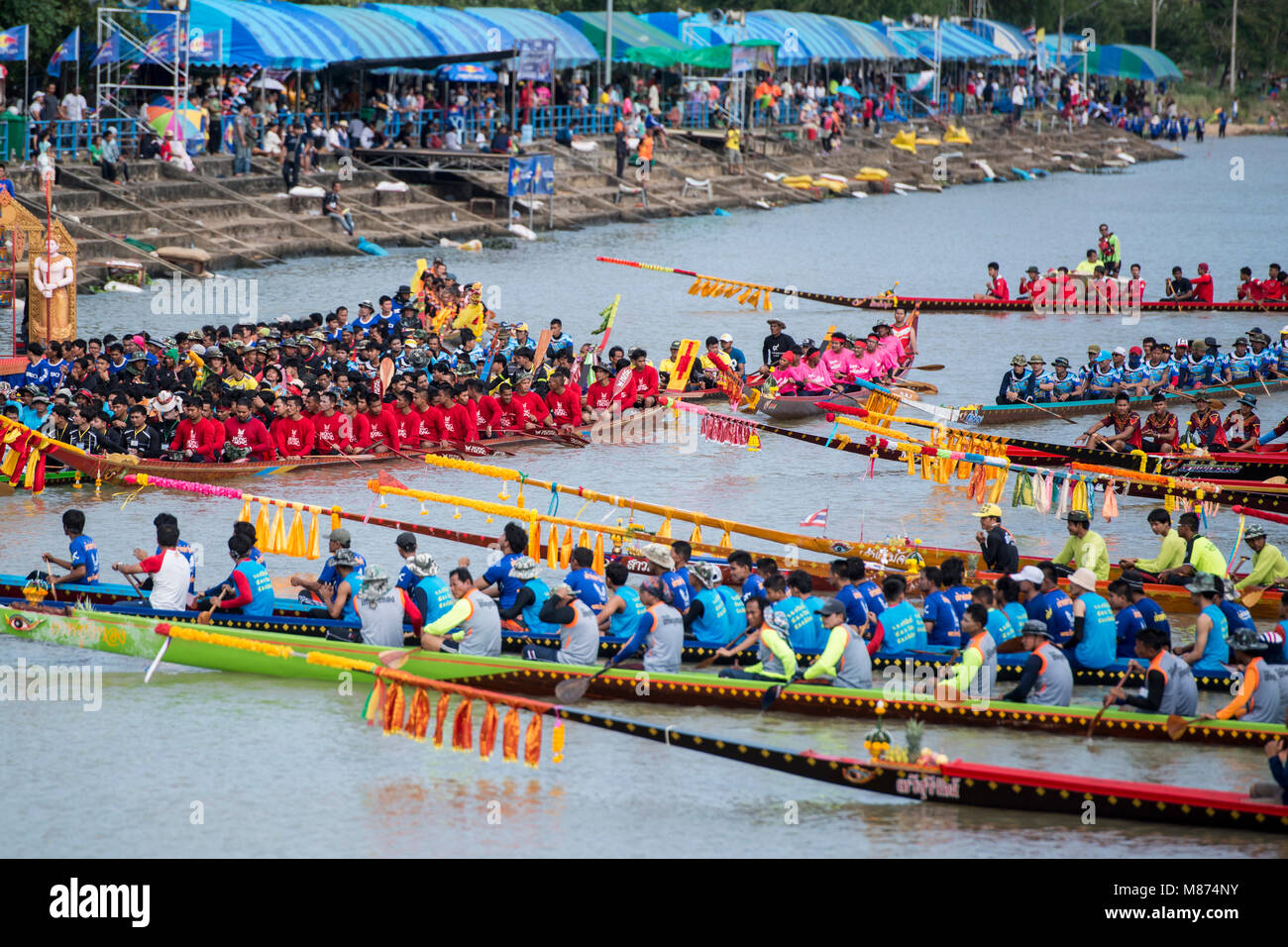 Thailand boat race river hi-res stock photography and images - Alamy