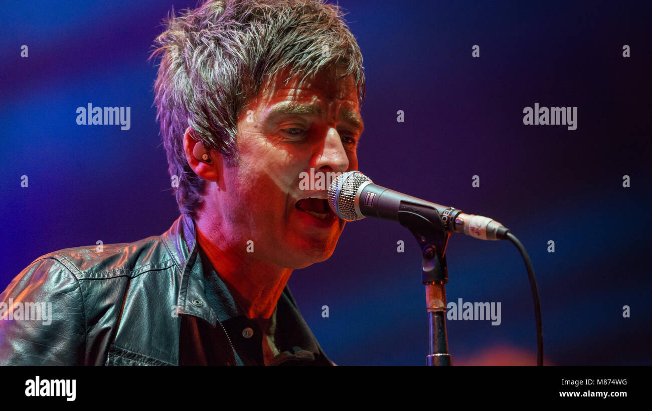 Victorious headliner hi-res stock photography and images - Alamy