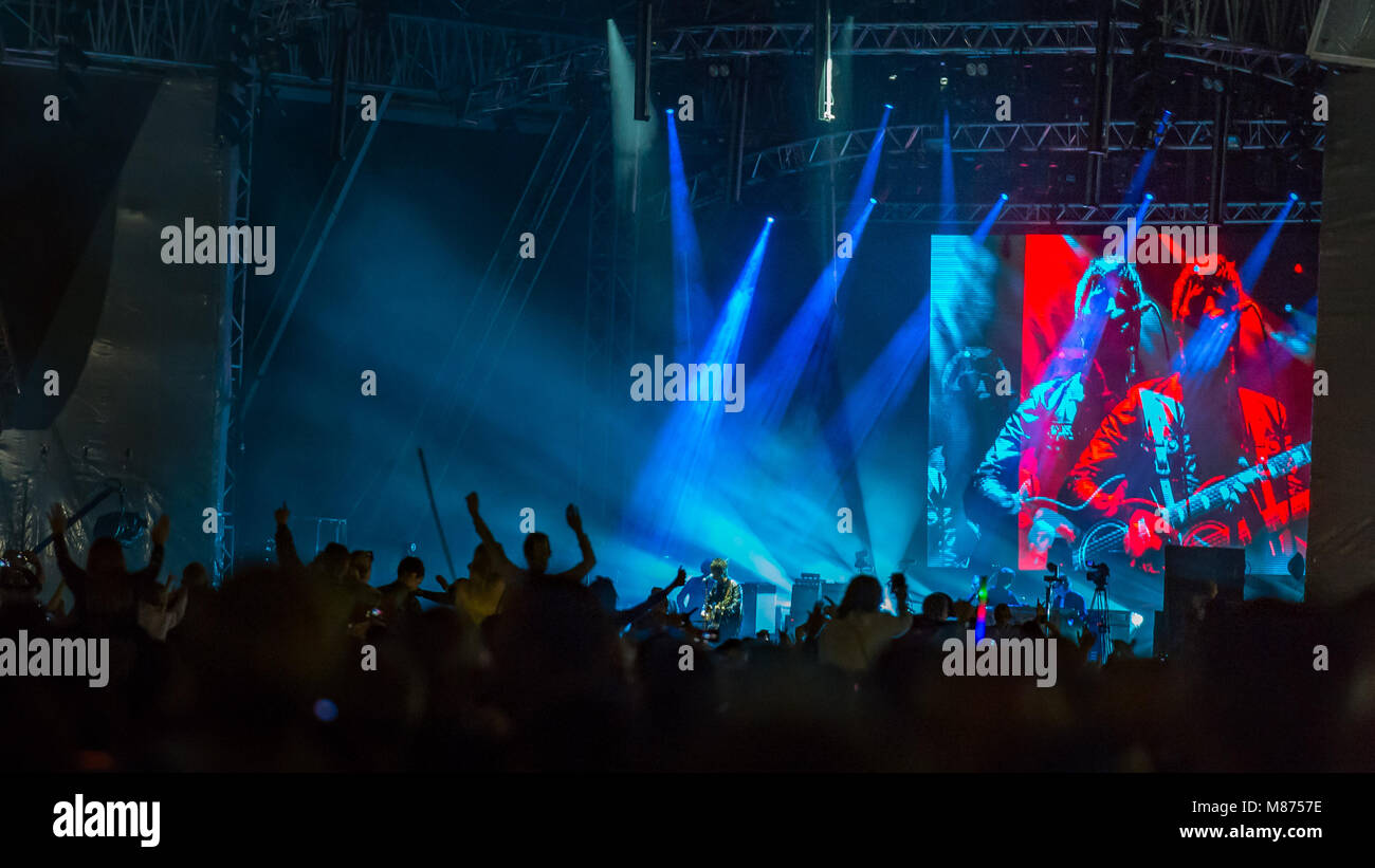 Gem archer high flying birds hi-res stock photography and images - Alamy