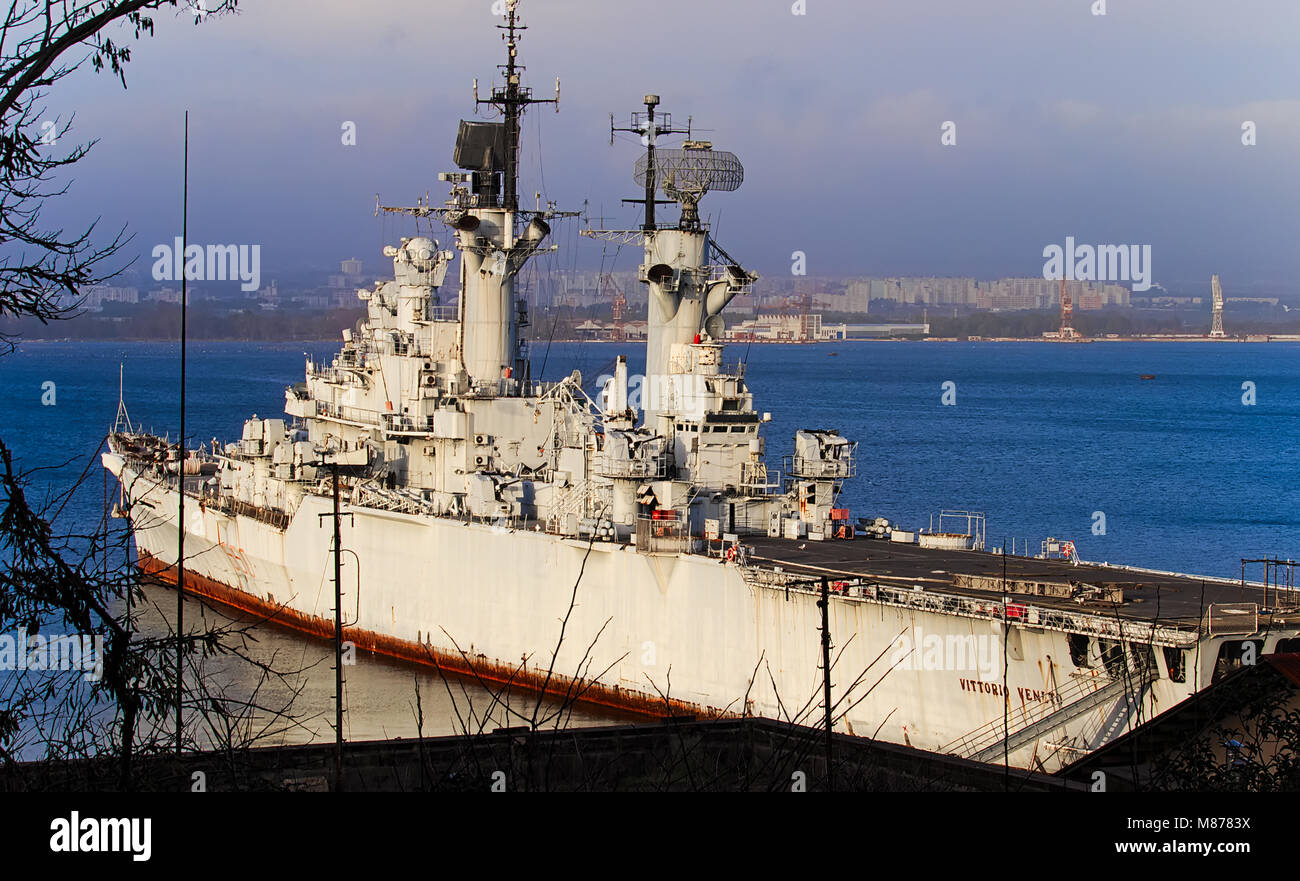 Italian military navy ship in Taranto docks Stock Photo - Alamy
