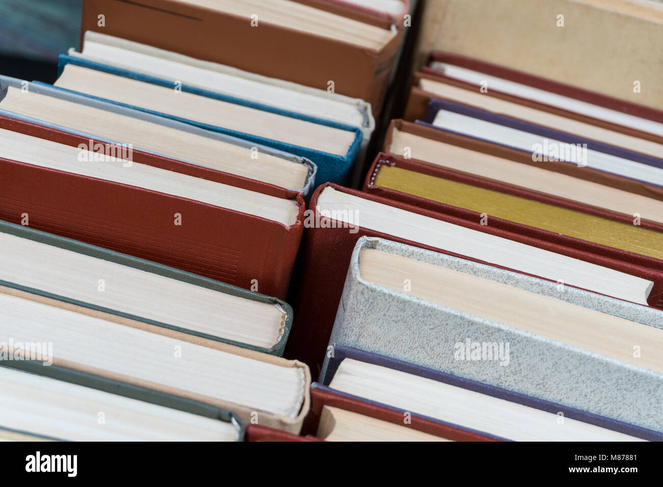 Many books in a bookstore or library Stock Photo - Alamy