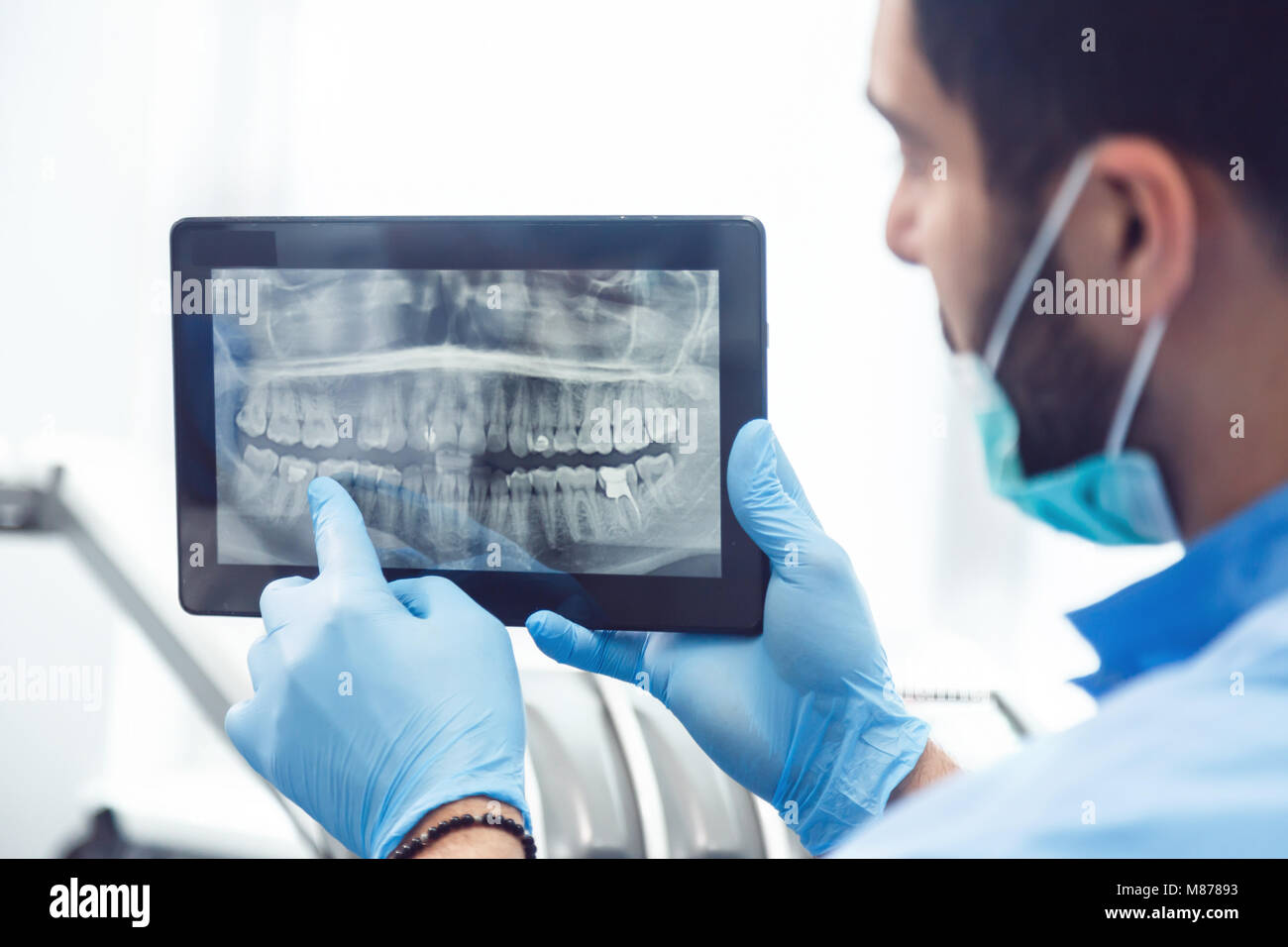 Dentist Shows X-ray Stock Photo - Alamy