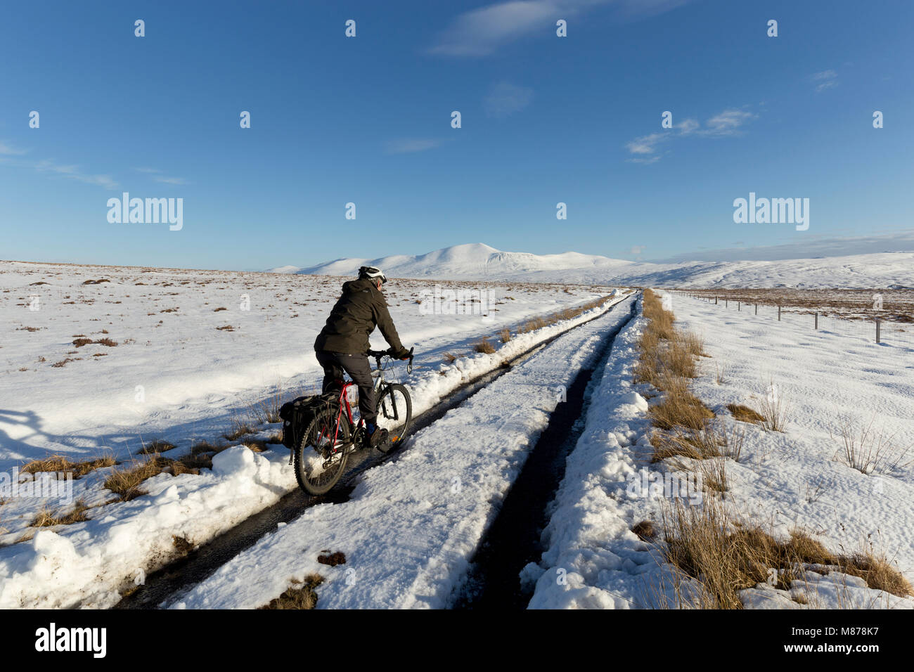 Altnaharra in snow hi-res stock photography and images - Alamy
