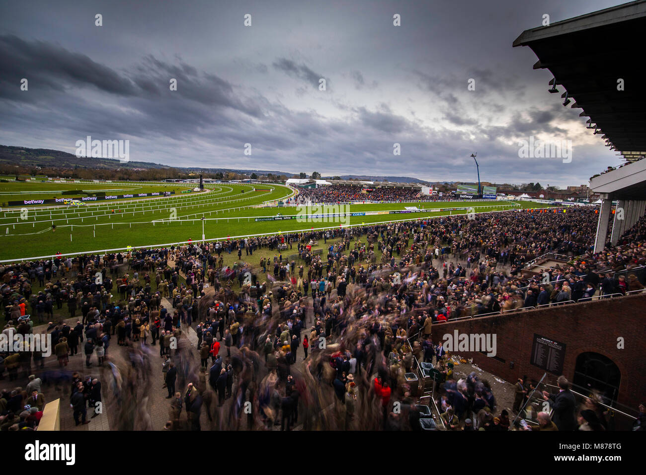 General view of spectators watching the Racing during Ladies Day of the ...