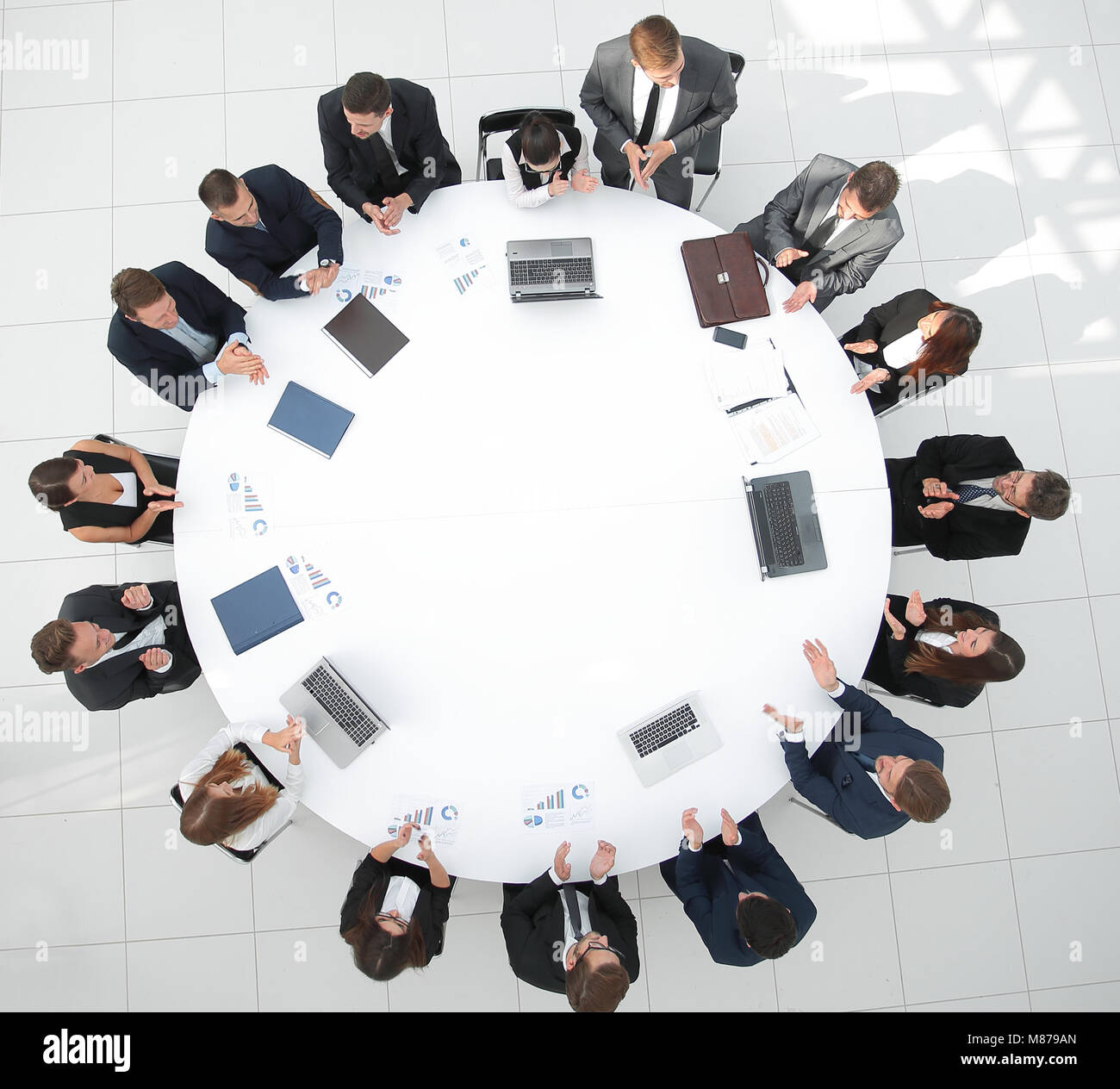 Boardroom women round table hi-res stock photography and images - Alamy