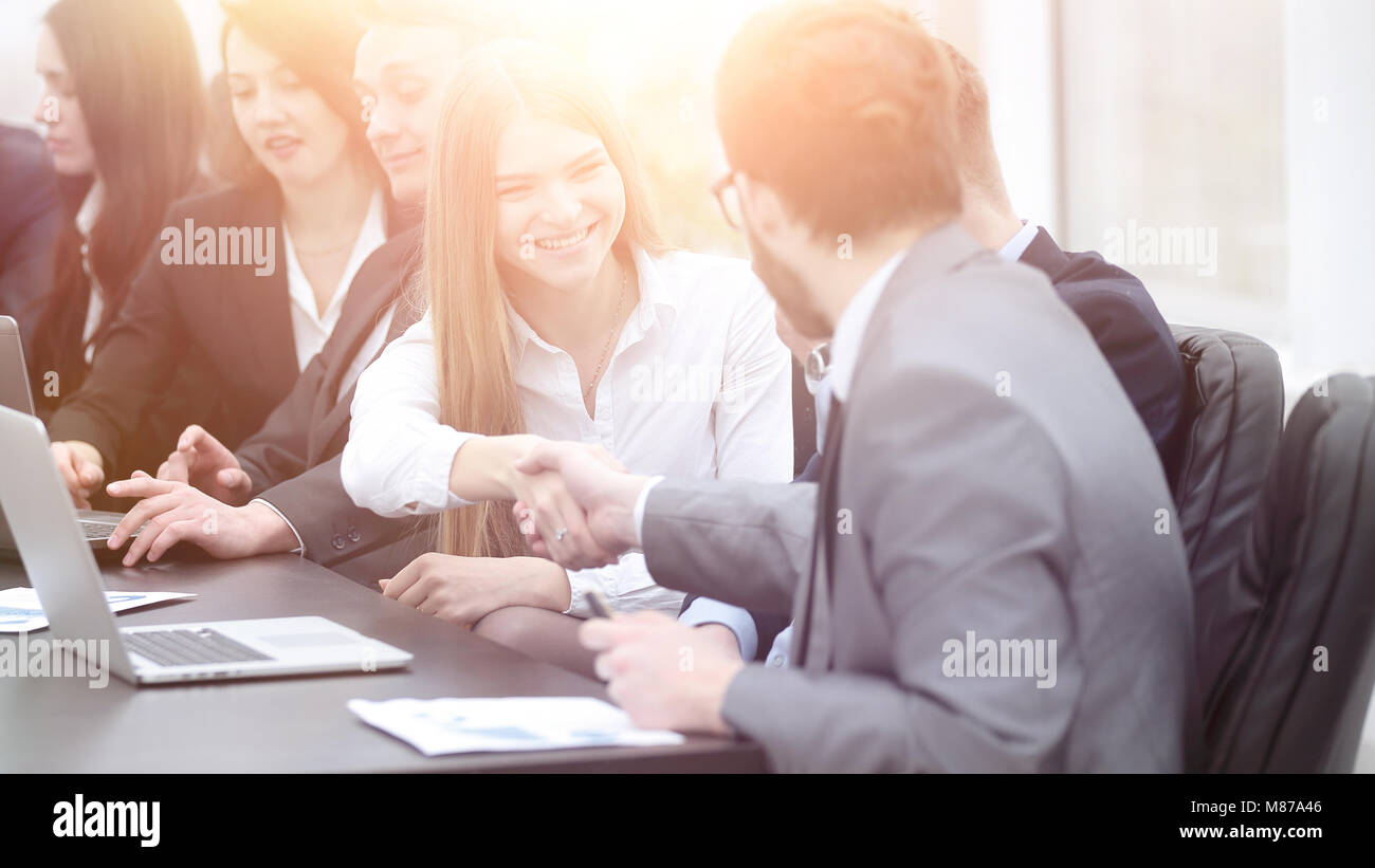 Manager and client greet each other with a handshake Stock Photo - Alamy