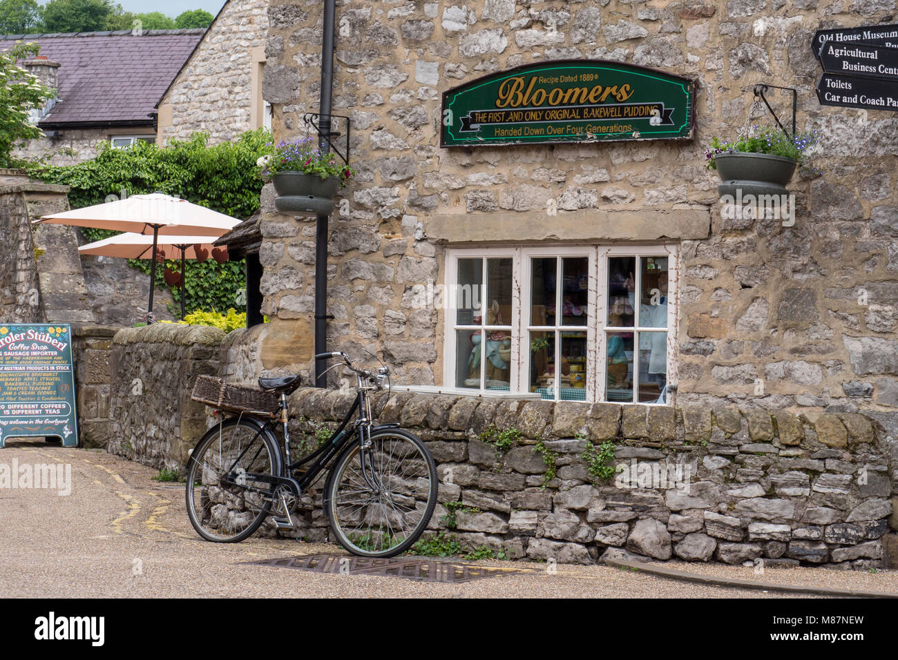 Bloomers bakewell High Resolution Stock Photography and Images - Alamy