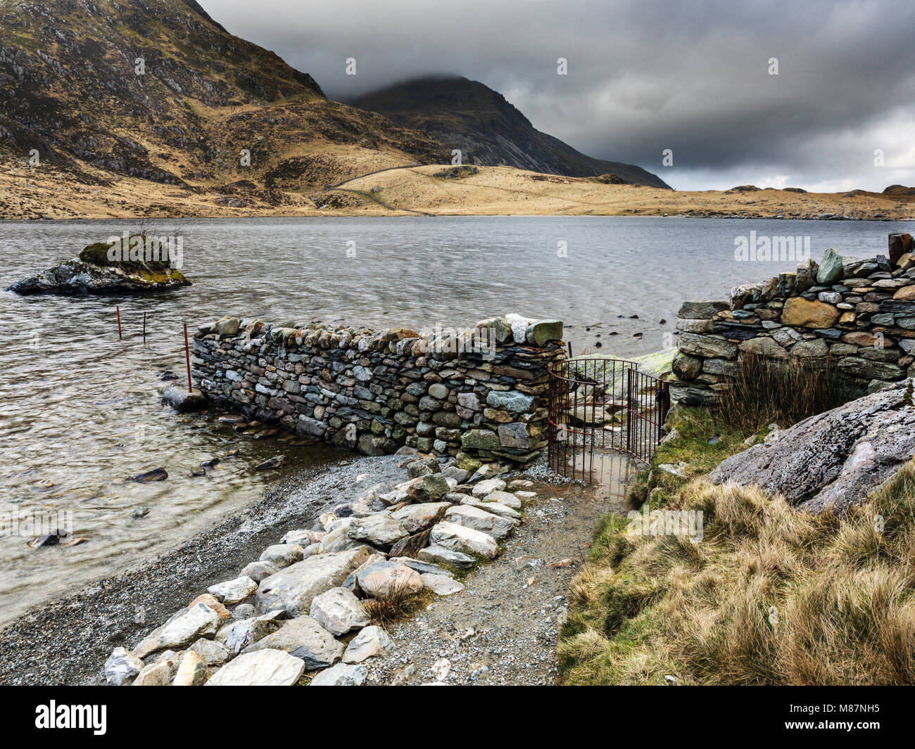 Llyn Idwal, Snowdonia, North Wales, UK Stock Photo - Alamy