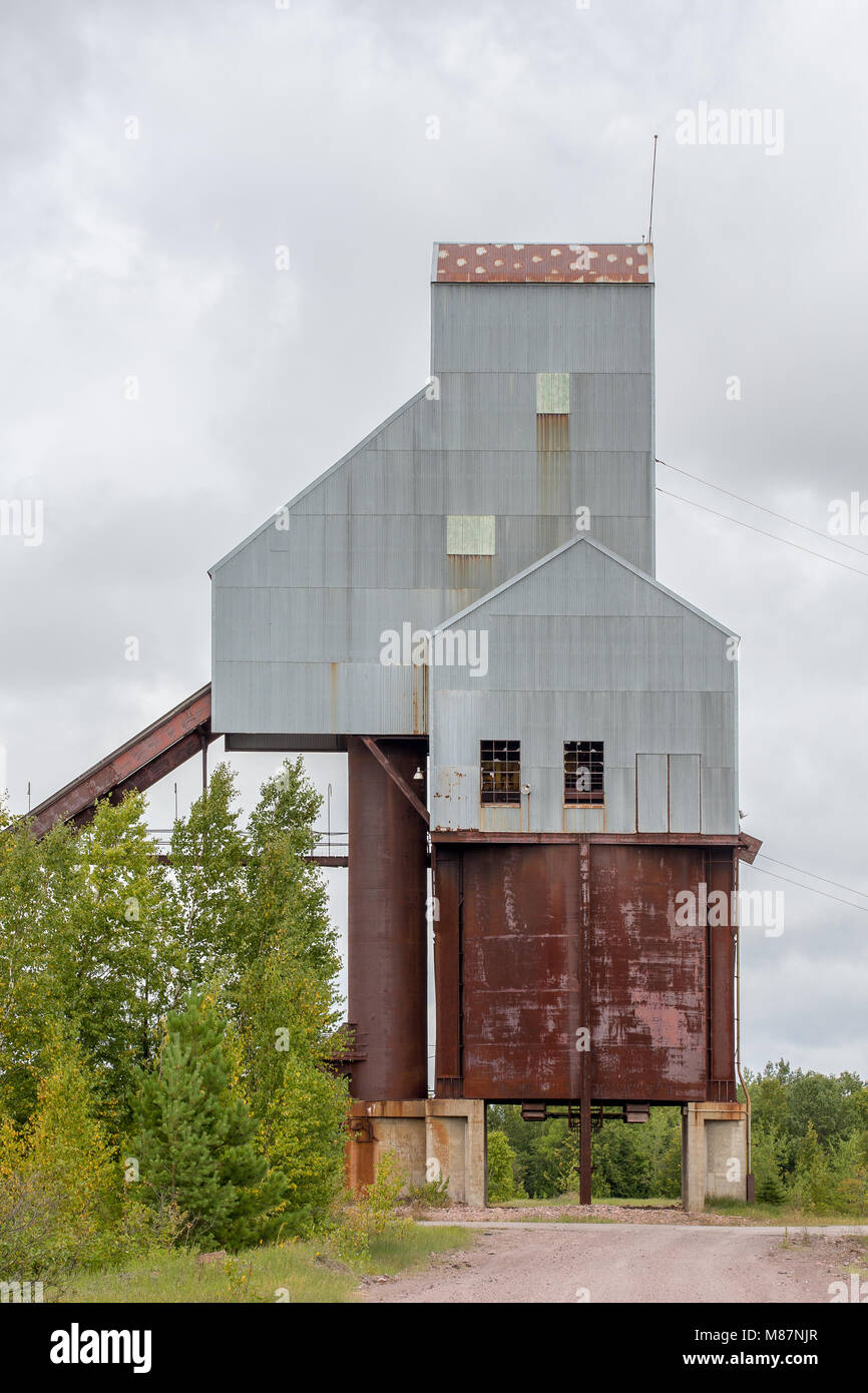 Old mineshaft hi-res stock photography and images - Alamy