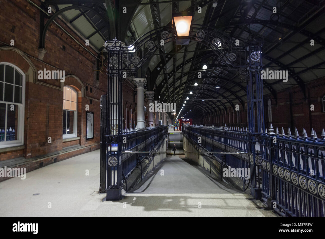 Darlington railway station hi-res stock photography and images - Alamy
