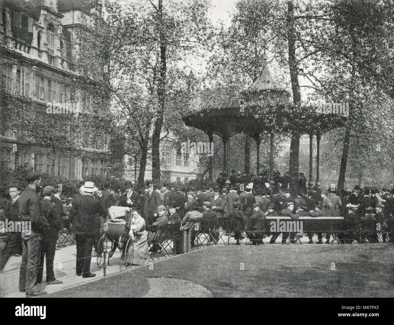 Victoria embankment london hi-res stock photography and images - Alamy