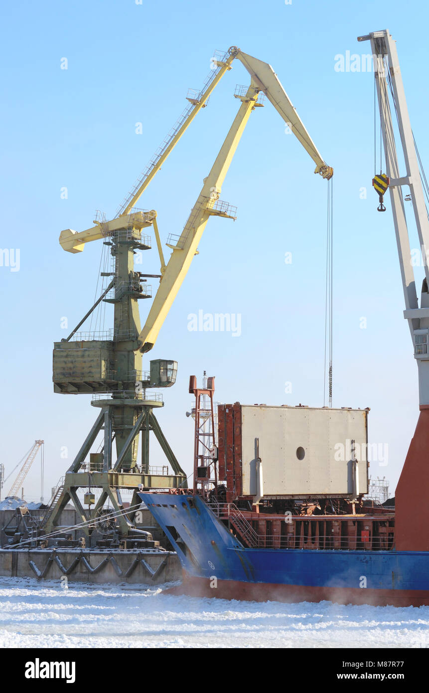Wharf loading doors hi-res stock photography and images - Alamy