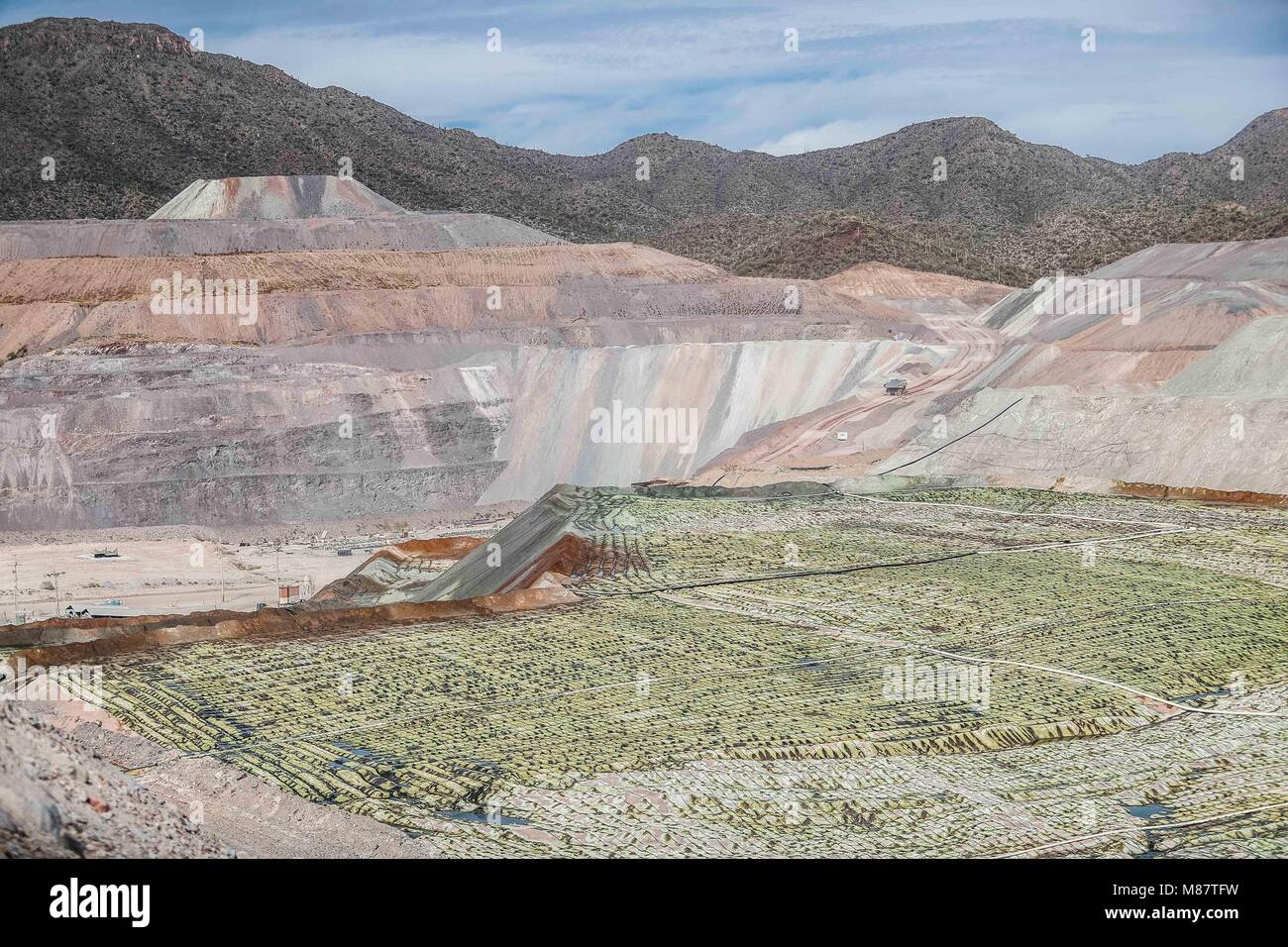 Leaching process Solid extraction of a rock based on solvent liquid ...