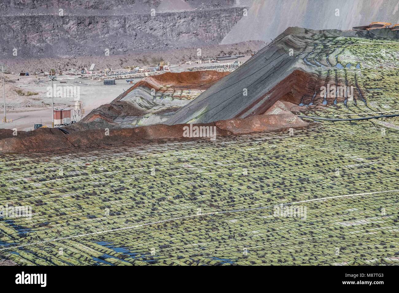 Leaching process Solid extraction of a rock based on solvent liquid ...