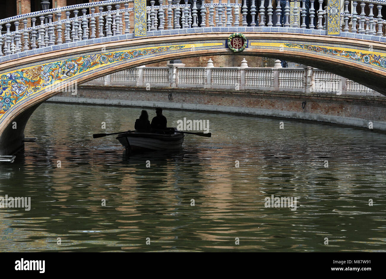 Tourists in plaza de espana hi-res stock photography and images - Alamy