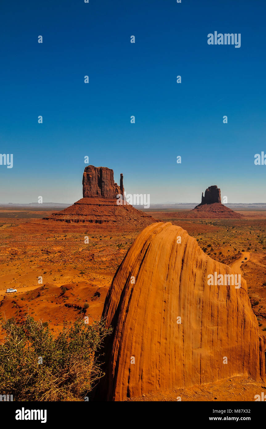 View of iconic Monument Valley in Arizona Stock Photo - Alamy