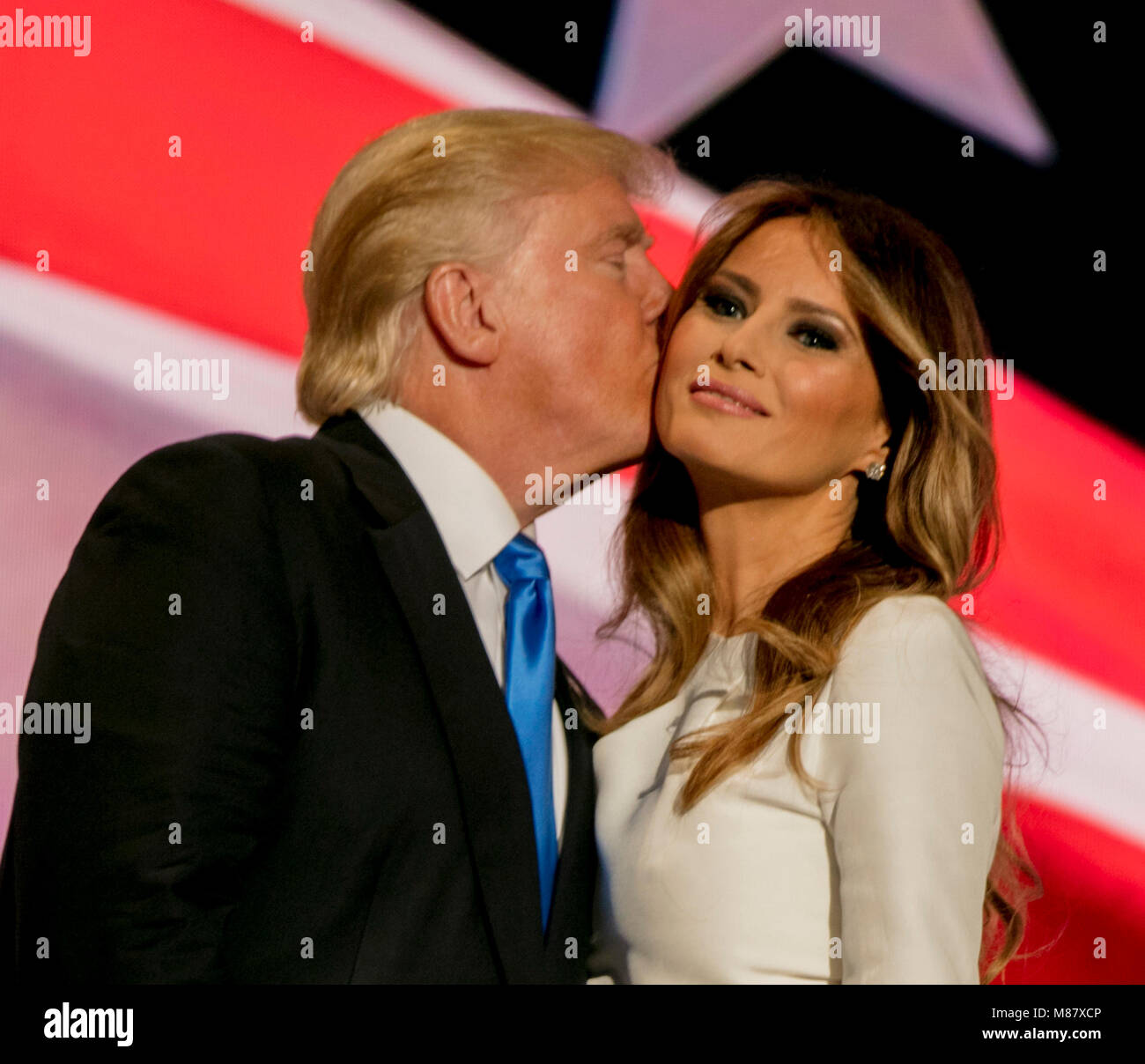 Melania donald trump kiss hi-res stock photography and images - Alamy