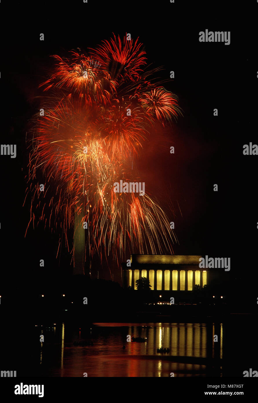 Washington dc monuments, fireworks hi-res stock photography and images ...