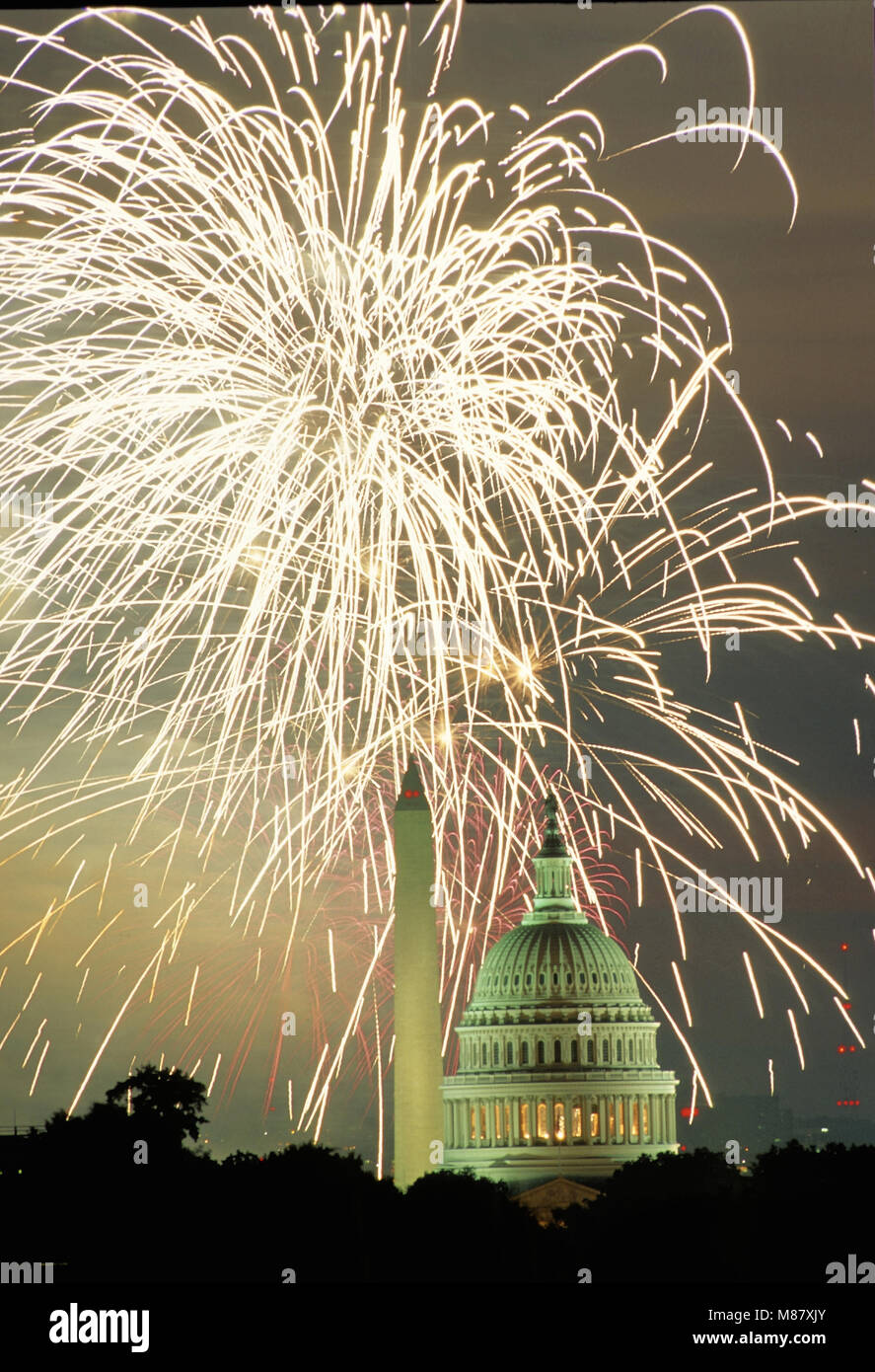 Washington DC., USA, July 4, 1993 Fireworks light up the skies over the ...