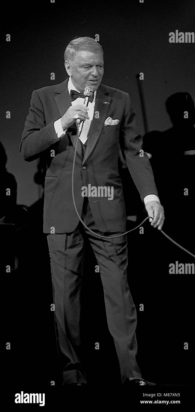 Chicago, Illinois,USA, September 10, 1986 Frank Sinatra performs at the ...
