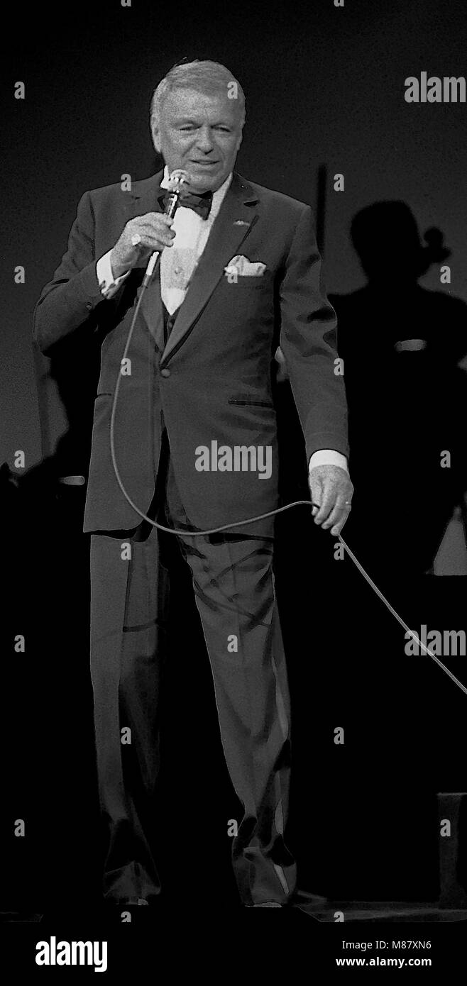 Chicago, Illinois,USA, September 10, 1986 Frank Sinatra performs at the ...