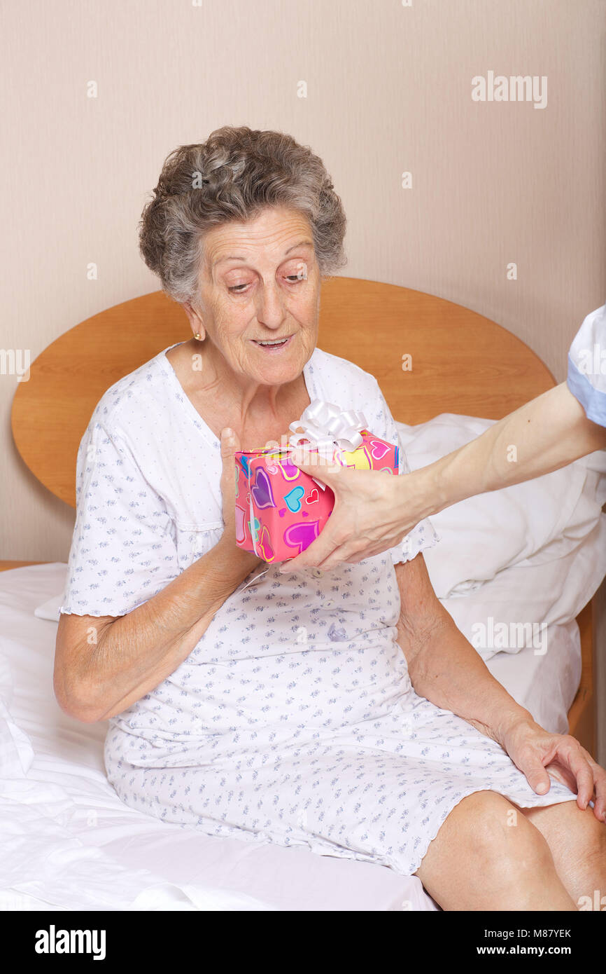 Geriatrician visits a senior woman between 70 and 80 years old in her ...