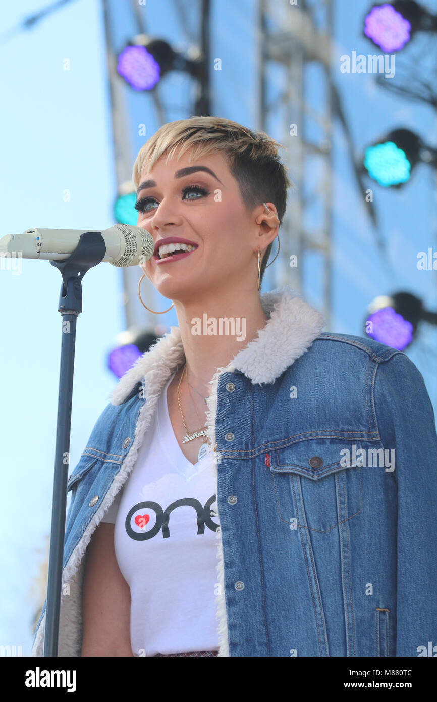 Katy perry montecito hi-res stock photography and images - Alamy