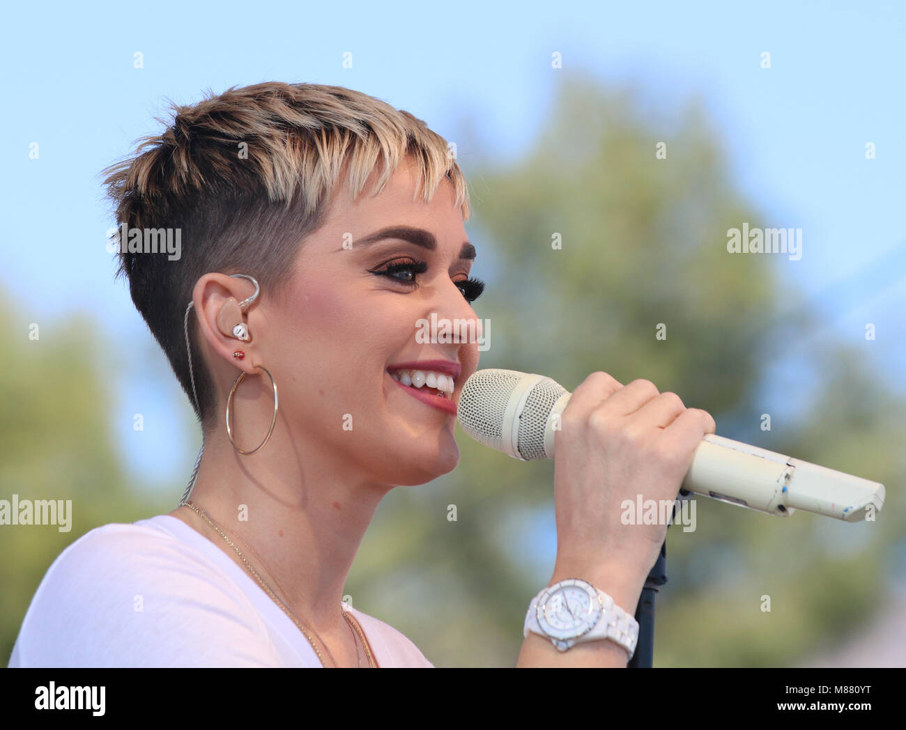 Katy perry montecito hi-res stock photography and images - Alamy