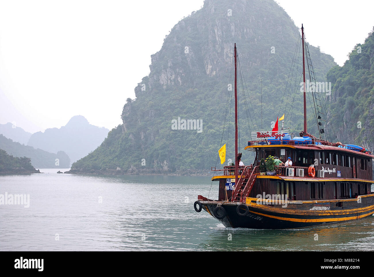Ancient chinese sailing ship hi-res stock photography and images - Alamy