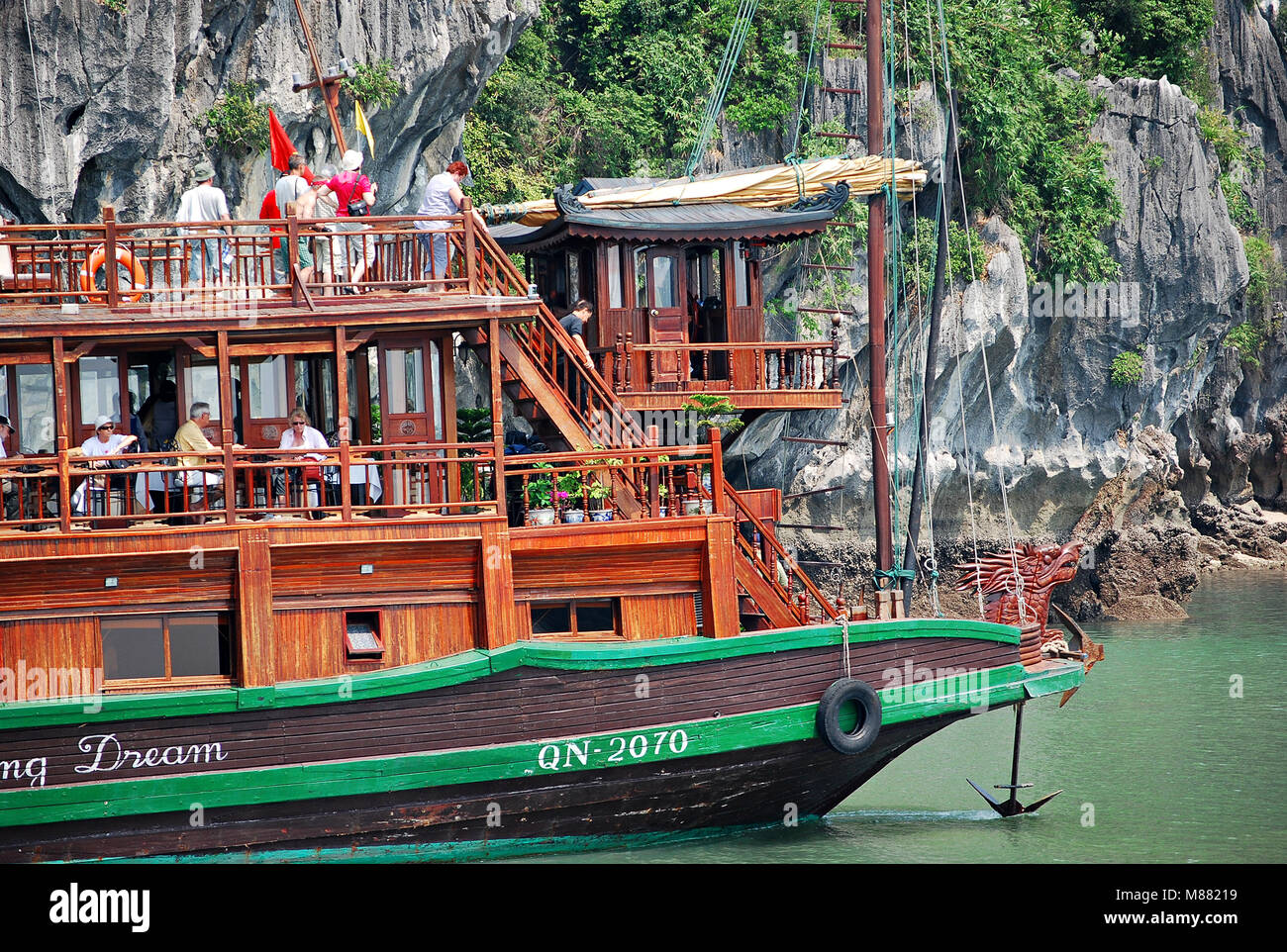 Ancient chinese sailing ship hi-res stock photography and images - Alamy