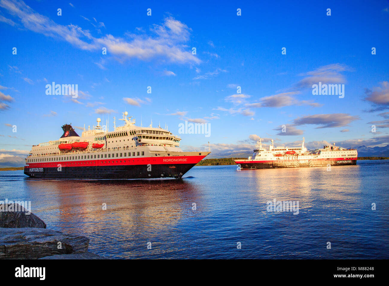 Harbour molde hi-res stock photography and images - Alamy