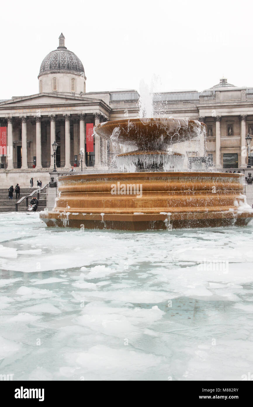 Frozen trafalgar square hi-res stock photography and images - Alamy