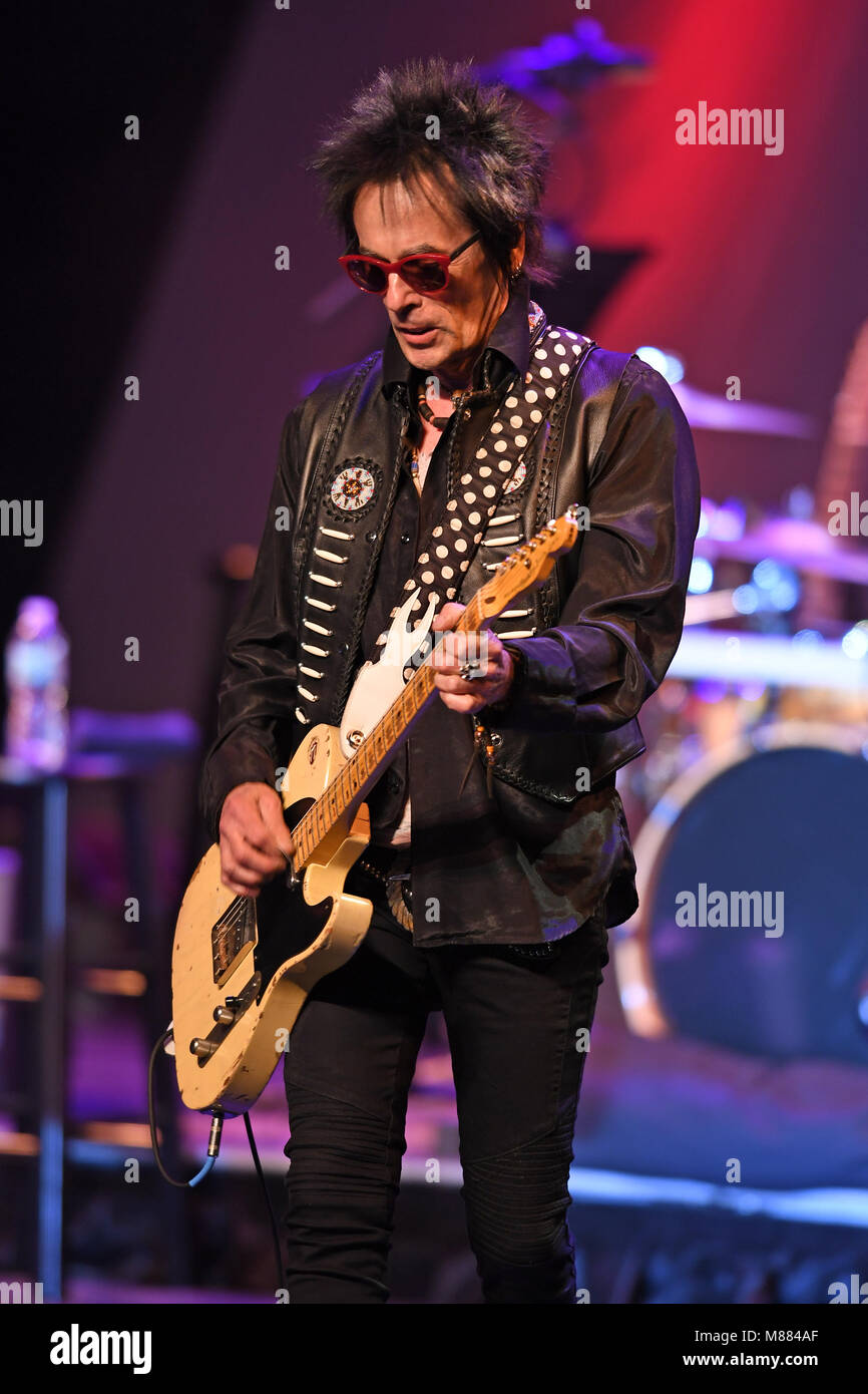 Earl slick bowie hi-res stock photography and images - Alamy