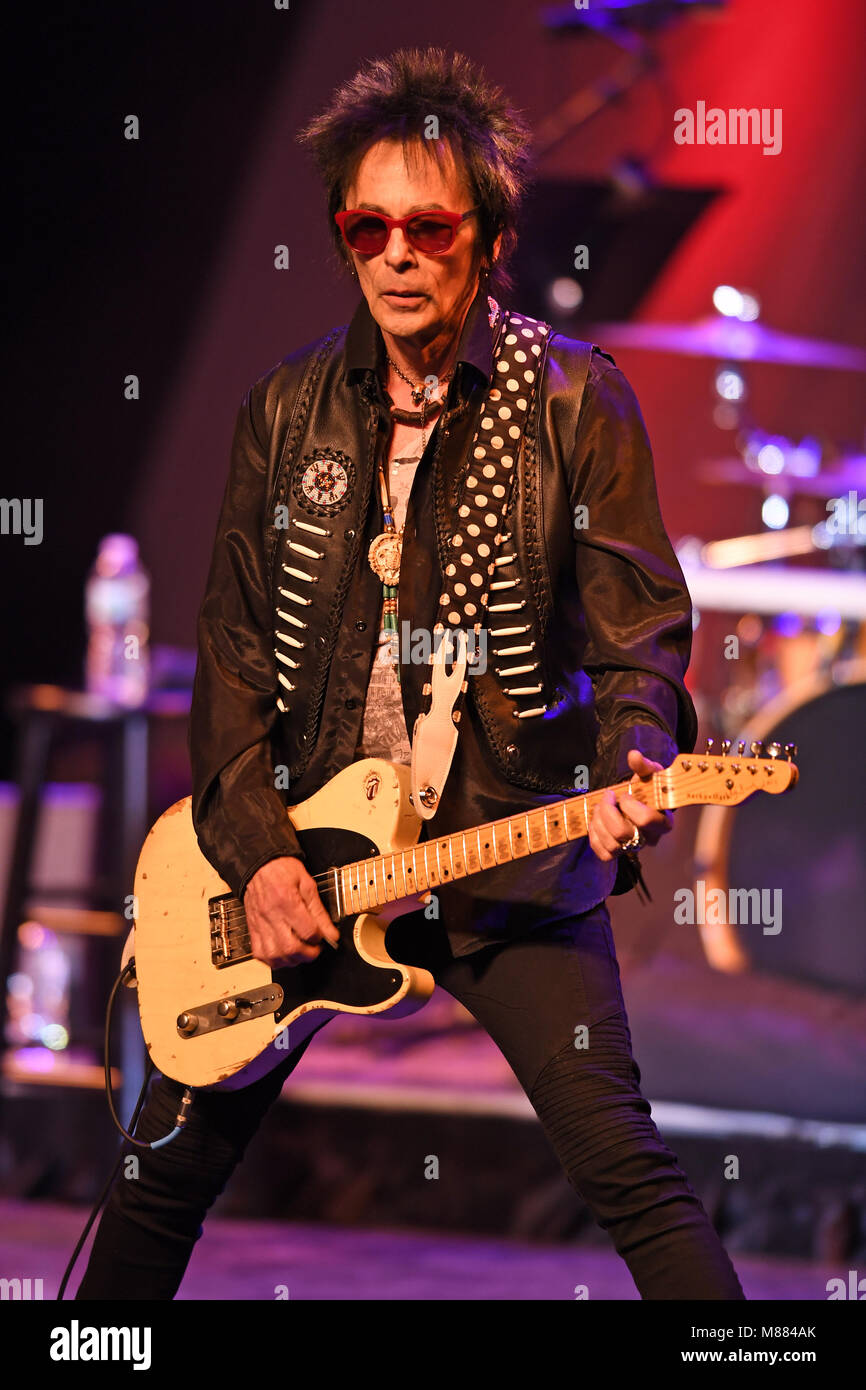 Earl slick hi-res stock photography and images - Alamy