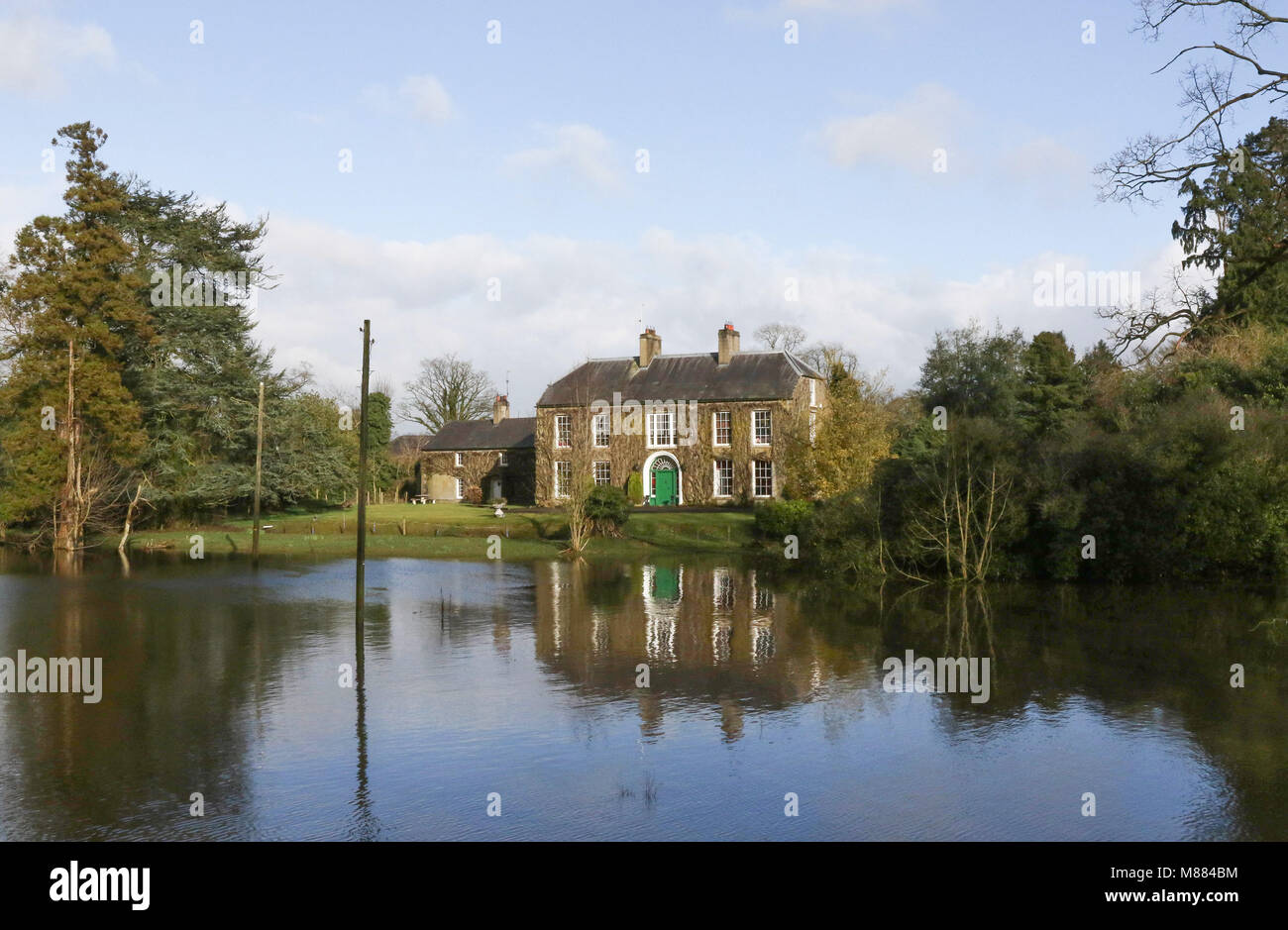 Floodwater uk house hi-res stock photography and images - Alamy