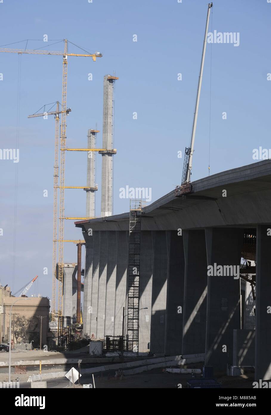 Los Angeles, California, USA. 12th Feb, 2018. The bridge construction ...