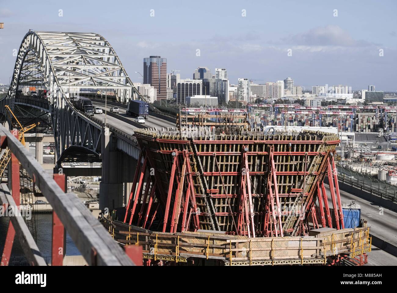 Los Angeles, California, USA. 12th Feb, 2018. The bridge construction ...