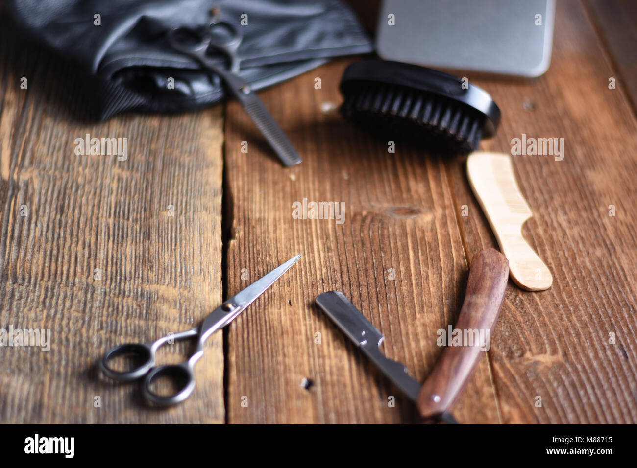 Vintage tools of barber shop on wooden background Stock Photo - Alamy
