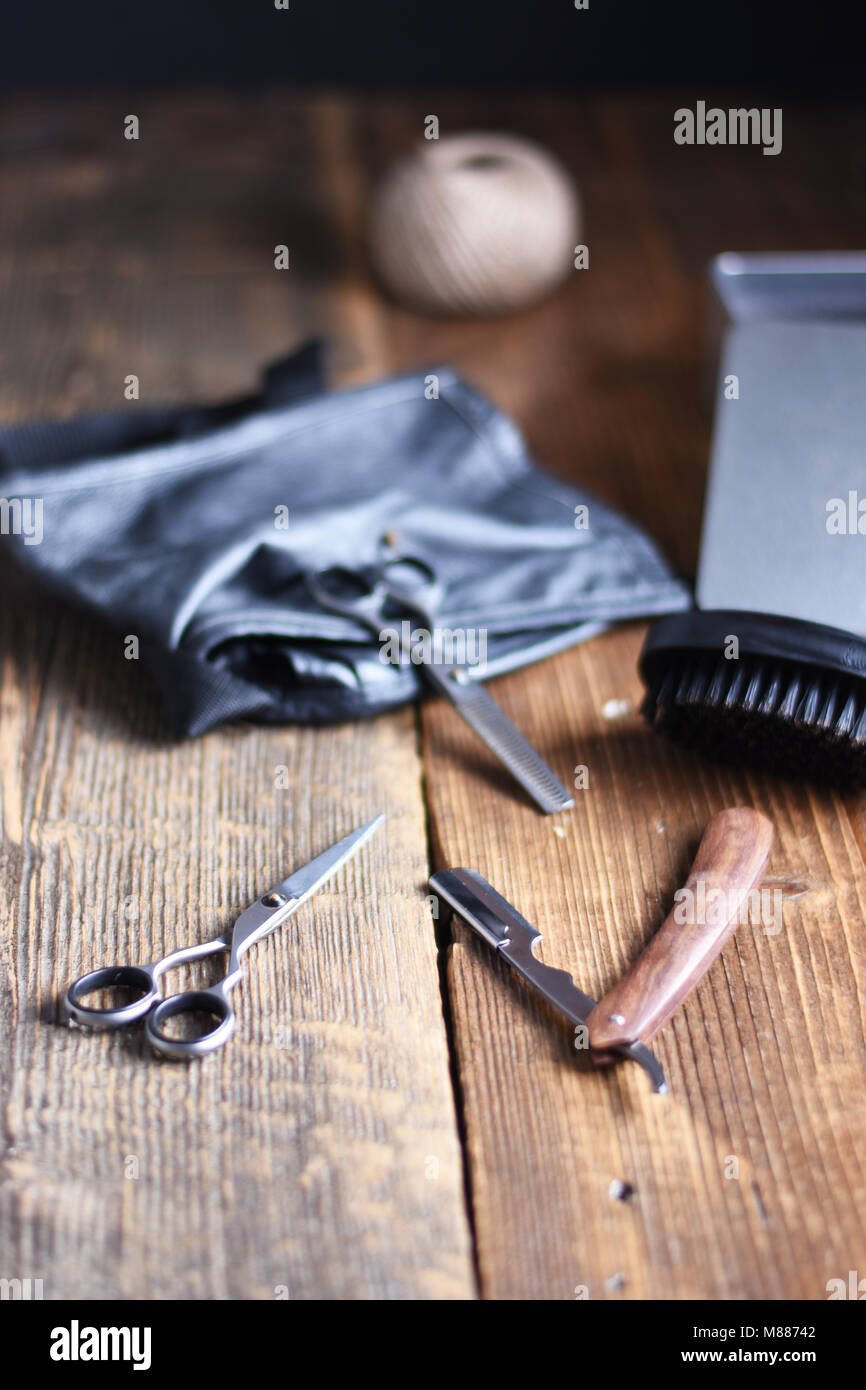 Vintage tools of barber shop on wooden background Stock Photo - Alamy