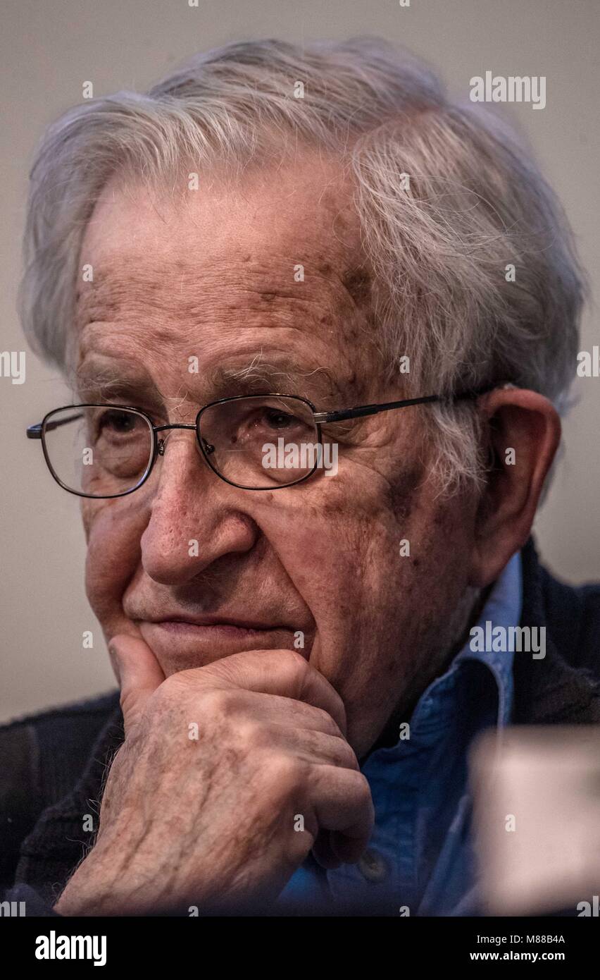 Noam chomsky hi-res stock photography and images - Alamy