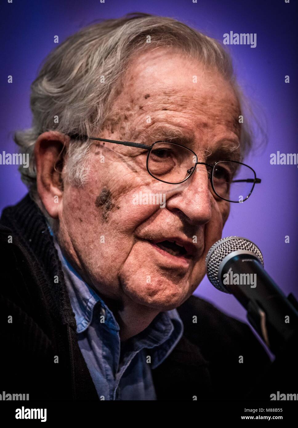 Noam chomsky 2018 hi-res stock photography and images - Alamy
