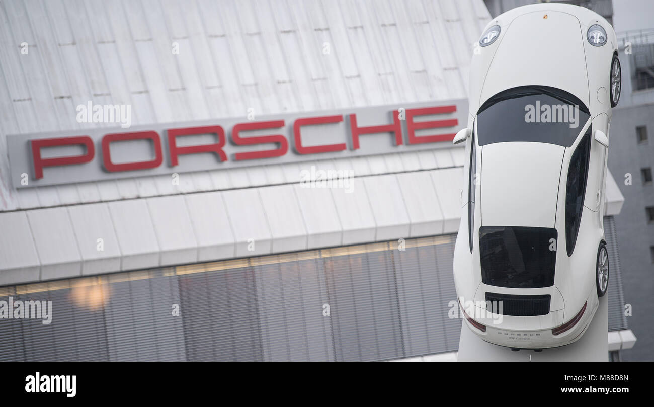 Porsche lettering hi-res stock photography and images - Alamy